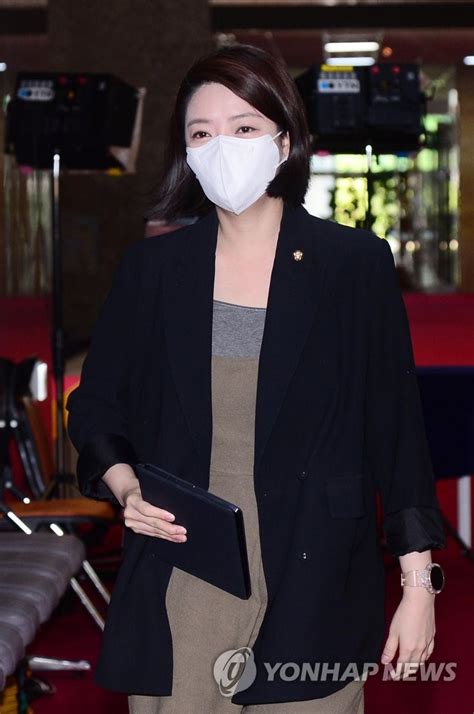 국민의힘 긴급 간담회 참석하는 배현진 최고위원 연합뉴스