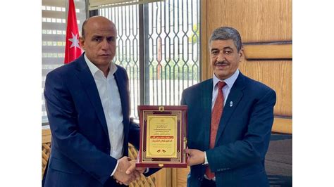 مدير تربية عجلون يكرم محافظ عجلون ومدير الشرطة تقديرا لجهودهما