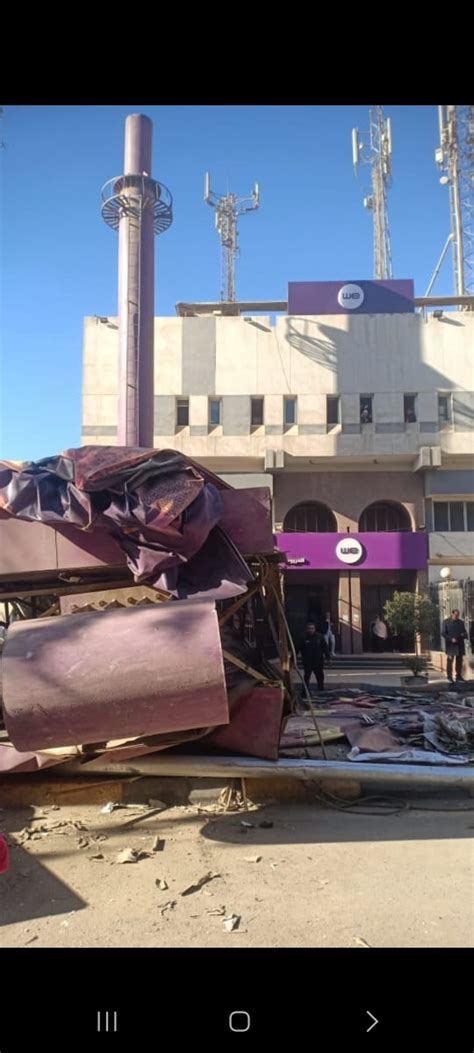 إصابة 4 أشخاص وتلف سيارة بسبب سقوط لوحة إعلانات بالمريوطية
