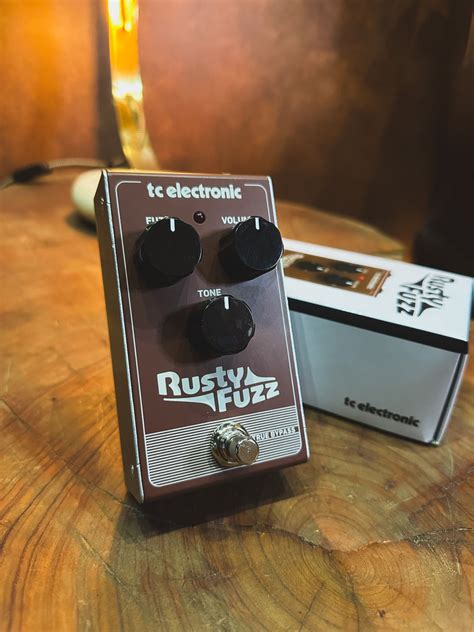 Tc Electronic Rusty Fuzz Pedal Boxed Life Guitars Co