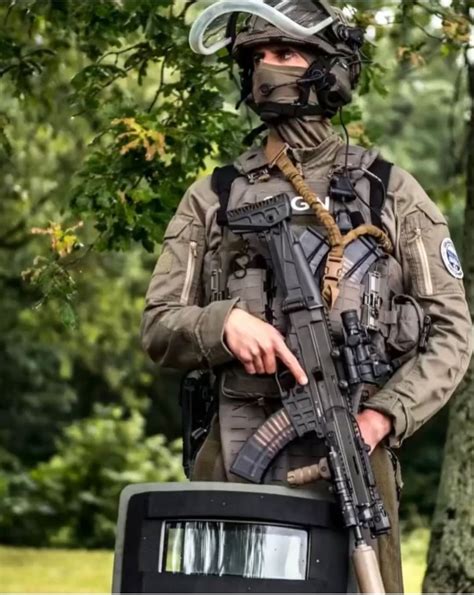 French Gign Operator 1080x1356 Rmilitaryporn