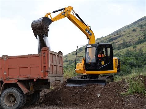 Jcb 81 एक्सकेवेटर