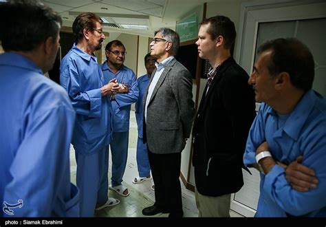 ویزیت جانبازان شیمیایی توسط پزشکان آلمانی در بیمارستان ساسان تهران عکس