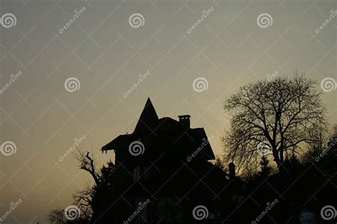 Casa De La Bruja Foto De Archivo Imagen De Sunset Halloween 640362