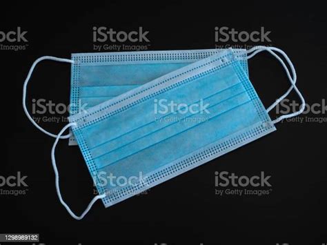 검은 색 배경에 고립 된 의사 마스크와 코로나 바이러스 보호 0명에 대한 스톡 사진 및 기타 이미지 0명 2020년