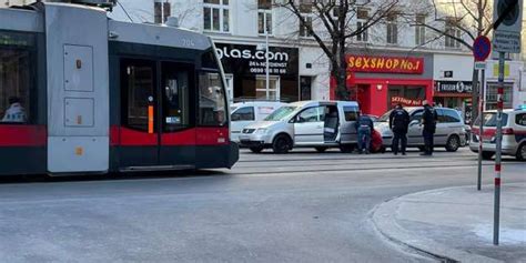 Peugeot Rams Vw Caddy From Behind In Front Of A Viennese Sex Shop Etrends News