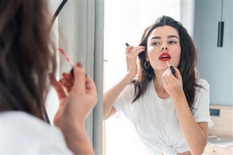 Tampil Sederhana Dan Glamor Saat Natal Dengan 5 Inspirasi Makeup