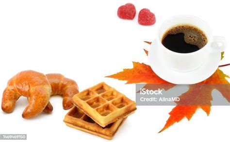 커피 한 잔 흰색에 고립 된 구운 식품을 식욕을 돋우는 텍스트에 대한 여유 공간입니다 콜라주 0명에 대한 스톡 사진 및 기타 이미지 Istock