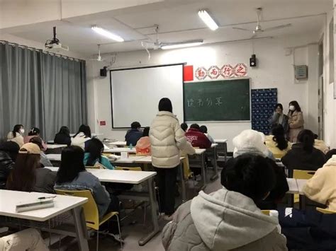 我院团委组织“青马工程”读书班开展读书分享会 人文学院