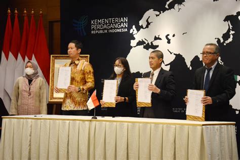 Penandatanganan Nota Kesepahaman Kerja Sama Perdagangan Dan Kontrak