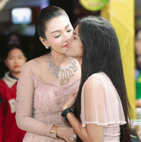 မင်္ဂလာနံနက်ခင်းမှစ၍ နှလုံးစိတ်ဝမ်းအေးချမ်းကြပါစေ။ စိန်ချစ်သူမိတ်ဟောင်း မိတ်သစ်တို့အတွက် ရတနာတ