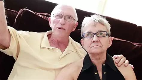 男人操非常老的金发女友的妈妈 Xhamster 男人操非常老的金发女友的妈妈 Xhamster