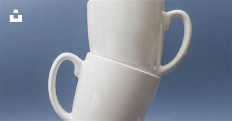 Trois Tasses En Céramique Blanche Empilées Photo Photo Gris Gratuite