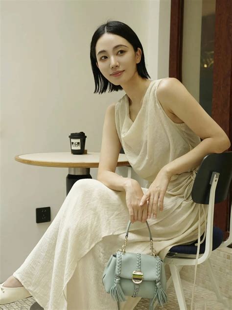 众星演绎Chloé 2023 Penelope系列手袋 搜狐大视野 搜狐新闻