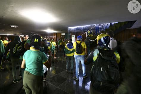 Foto Os manifestantes depredaram por dentro o STF a Câmara e o