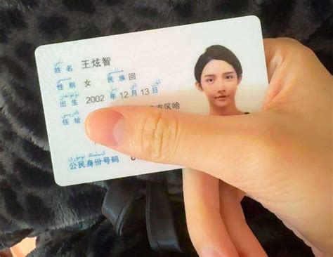 网红艾比承认是变性人！整容上百次出现严重后遗症，拿剪刀戳肚子