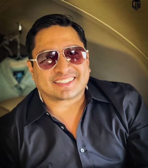 Julión Álvarez Revela Que También Ha Sufrido De Fans Que Se Pasan Pero