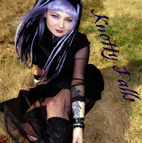 Pin By Kim Jahnke On Knotty Falls Dread Fall Hair Extensions Fall