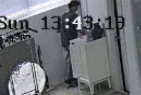 Công An Làm Việc Với Thanh Niên Quay Lén Người Mẫu Châu Bùi Trong Nhà