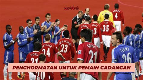 Tepuk Tangan Penghormatan untuk Pemain Cadangan Manchester United - YouTube