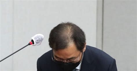 윤재순 90도 숙였지만생일빵 화나 뽀뽀해주라 논란 증폭