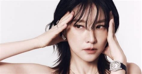 54세 이영애 노화 지수 제로…뱀파이어 미모 끝판왕 [화보]