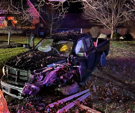 Pickup Slams Tree 2 Hospitalized In Sussex County Christmas Crash