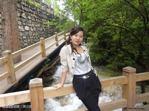 转载气质丰润少妇 女人吧