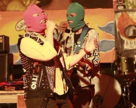 Bayar Bayar Bayar Kritik Yang Dibelenggu Polisi