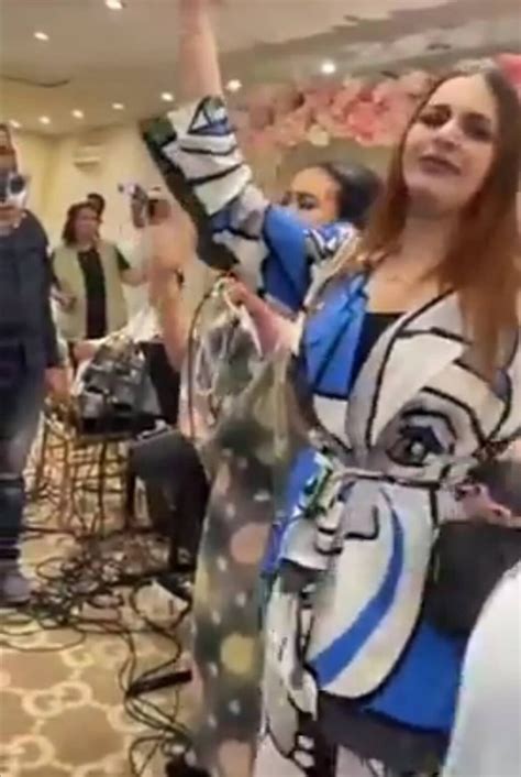 شاهد بالصورة والفيديو حسناء سودانية فائقة الجمال تقدم فاصل من الرقص