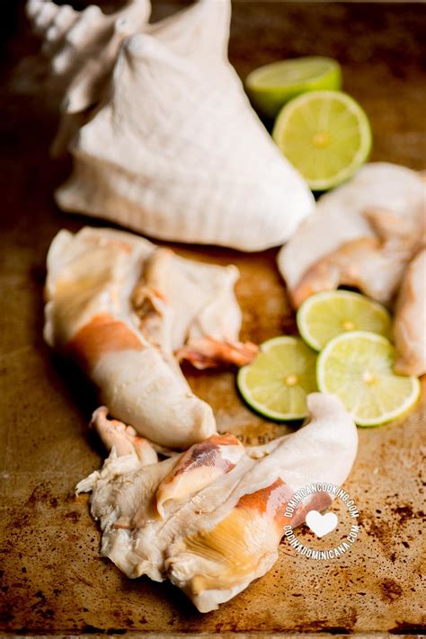 Lambí Guisado Recipe and Video (Stewed Conch)