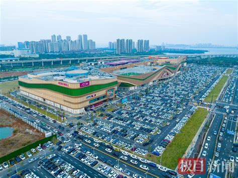 停车场爆满、周末车流增幅超七成免费停车成武汉商场引流“利器”？凤凰网湖北凤凰网
