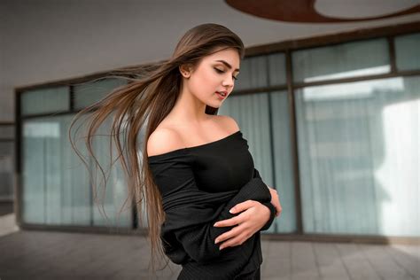 Tapety kobiety portret Kobiet na zewnątrz długie włosy 2000x1335