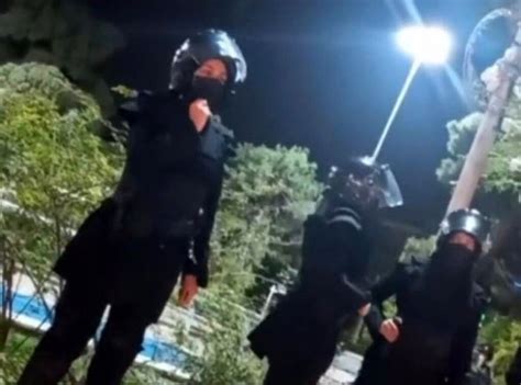 تصاویر زنان یگان ویژه با لباس فرم متفاوت در راهپیمایی ۱۳ آبان قرائت بیانیه با شعار زن، عزت و