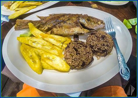 Pescado Frito Con Arroz Y Frijoles Tajadas De Platano Food