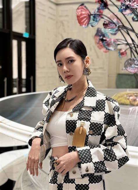 패션엔 추자현 대륙을 홀린 강렬한 고혹미 설렘 지수 높인 봄 페미닌룩