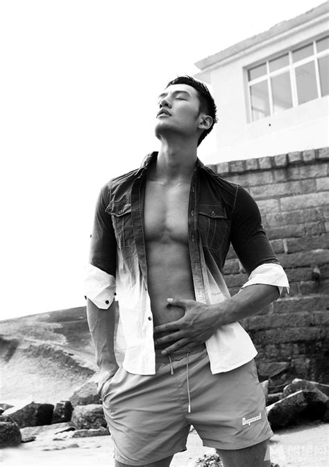 顾又铭运动系户外写真 亲近大自然展男孩本色