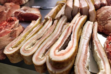 4 რეცეპტი როგორ დაამარილოთ სალა სახლის პირობებში ასე რბილი იქნება და სიცხე ვერ შეაშინებს