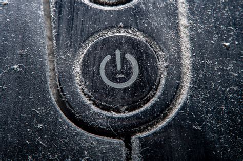 높은 배율에서 부드러운 초점에 오래된 플라스틱 전원 버튼 두꺼운 먼지 층으로 덮인 전기 장비 0명에 대한 스톡 사진 및 기타 이미지 Istock