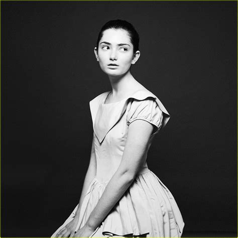 Transparent S Emily Robinson Shows Off Her Modeling Skills In Tyler Shields Photo Shoot Photo