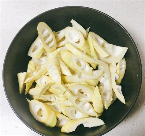 一开春我家必吃的菜，上海名菜腌笃鲜，做法和煲汤差不多东方养生频道东方养生