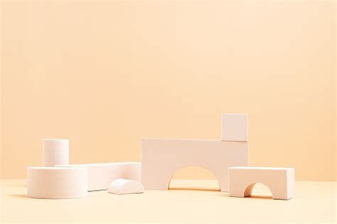 연단 스탠드 제품 프리젠 테이션을위한 플랫폼 추상 베이지 색 배경과 흰색 모양 브랜딩용 모형 광고에 대한 스톡 사진 및 기타 이미지 Istock