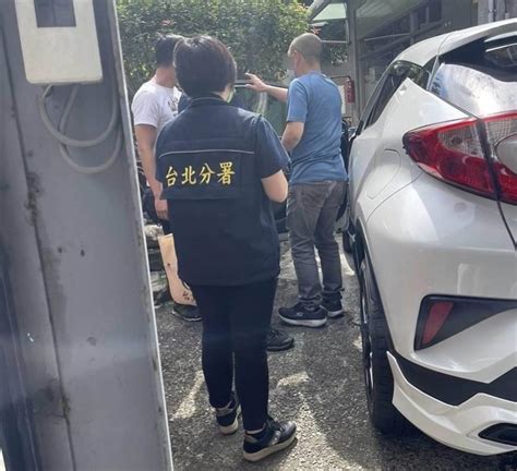 行政執行署要扣新店煙火哥轎車 煙火哥趕緊繳清罰款9萬元 社會 中時