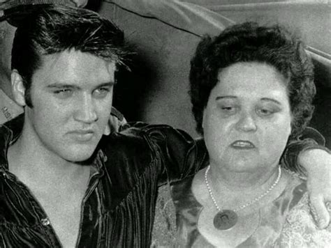 Elvis With His Mother Gladys Elvis Presley Elvis Presley Pictures