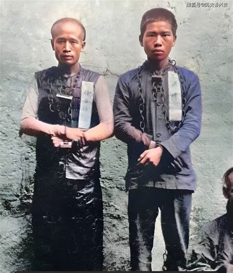 老照片：张学良与原配夫人于凤的合照，贾平凹在80年代拍的全家福