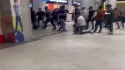 Alışveriş merkezinde meydan muharebesi gibi kavga kamerada Haberler
