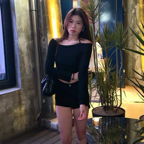 我沒打過炮 我很看重我的初夜 我覺得第一次要留給我最愛的人跟愛我的人 我覺得做愛就是要有愛才能做 可能長大後我的想法會改變 但是我現在是純純ㄉ