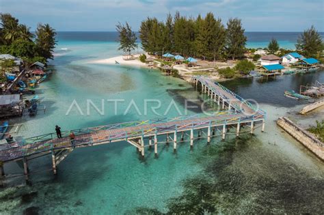 POTENSI WISATA PULAU BURU ANTARA Foto