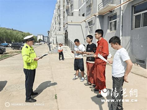 志丹交警：交通宣传进小区，文明交通伴我行活动群众意识