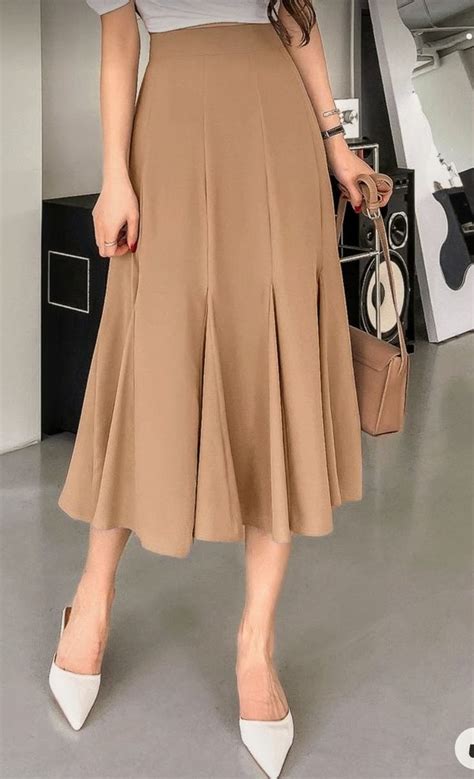 Monica Asperti Brandão adlı kullanıcının Roupas Saias panosundaki Pin Elbise Etekli